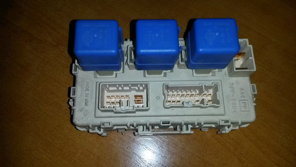 NISSAN X-TRAIL POISTKOVY BOX - Použité Náhradné autodiely